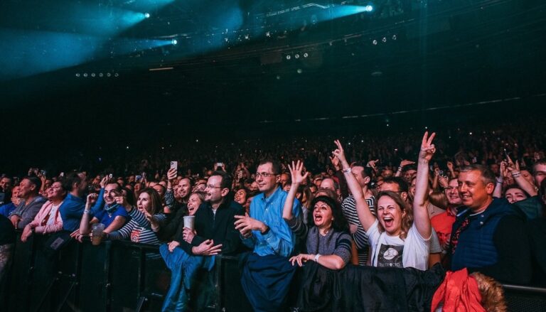 Top 11 Vintage Concert T Shirts Every Music Fan Should Own